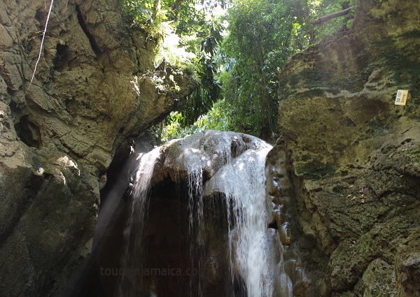 Somerset Falls in Jamaika ~ TOUCHIN' JAMAICA